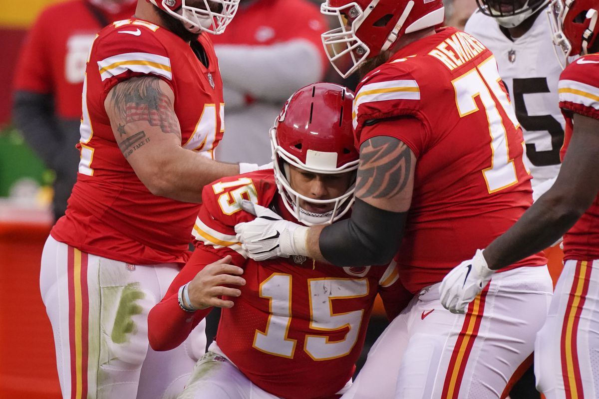 Mahomes proves he’s fit to play by counting backward from 15 to ‘potato ...